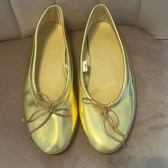 Shoes | Shiny Gold Vegan Leather Ballet Flats With Bow Tie 9 | Poshmark